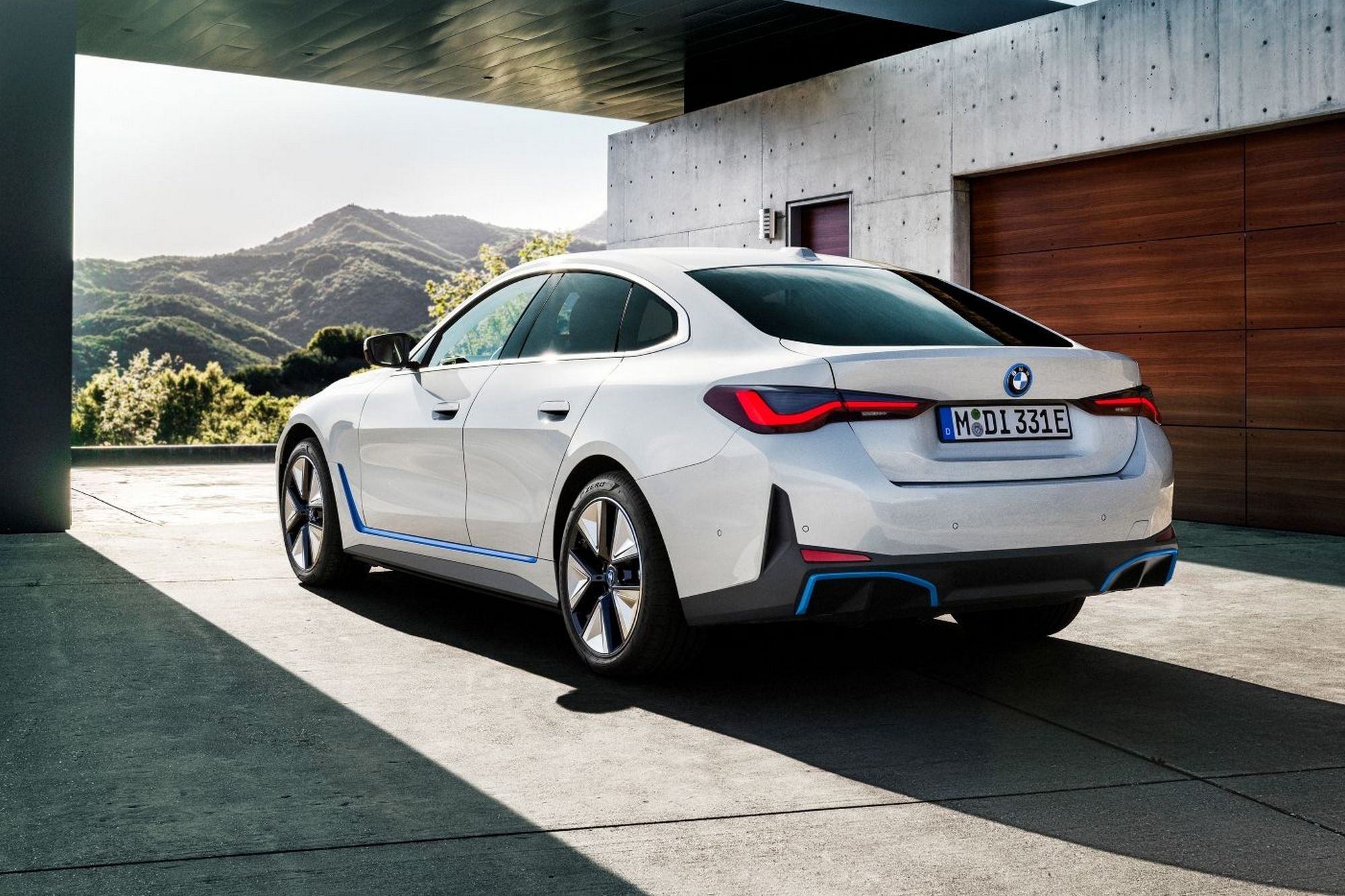 Megnyugodtunk: az elektromos BMW i4-ből is készült M modell! | Az ...