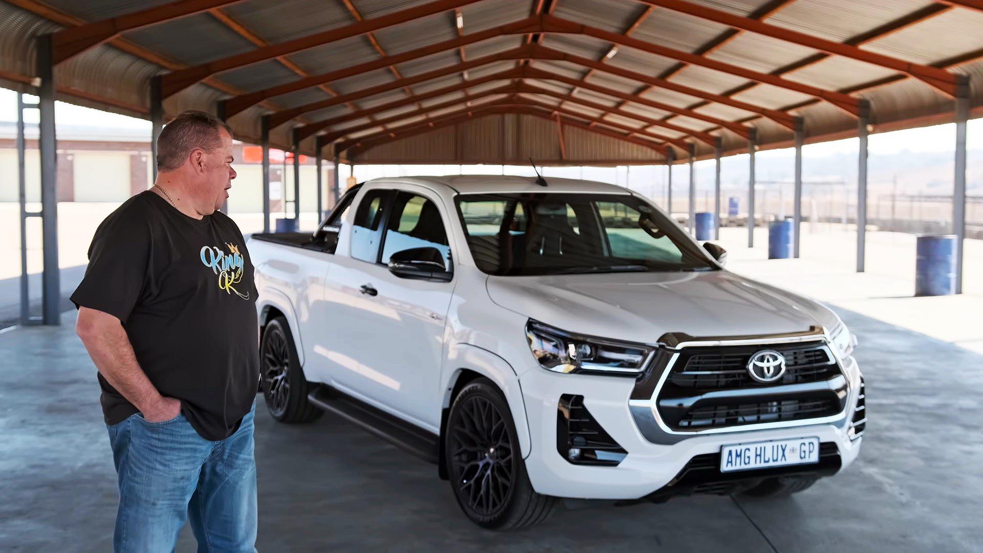 AMG-motorral dobták fel ezt a Toyota Hiluxot | Az online férfimagazin